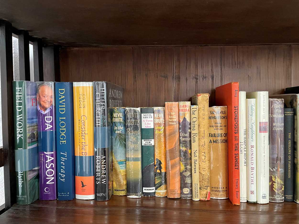 Lot 416 - Modern signed 1st editions and others,