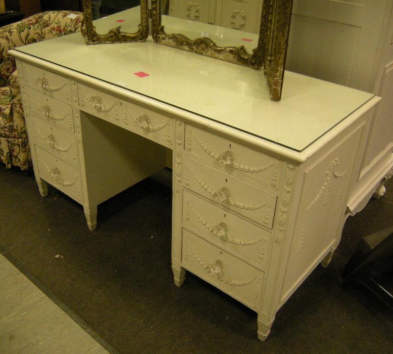 Lot 156 - A painted dressing table