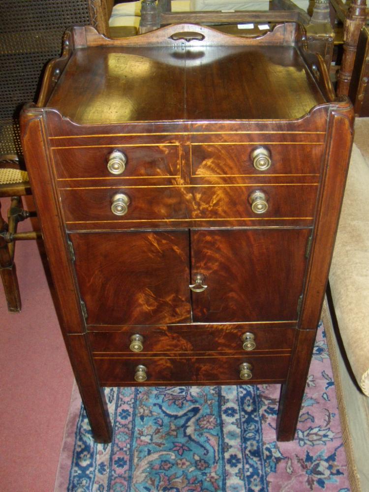 Lot 6 - A George III mahogany night table