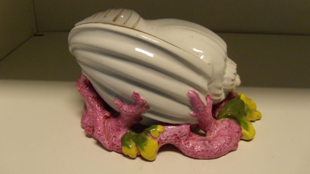 Lot 4 - A late 19th century Copeland majolica spoon