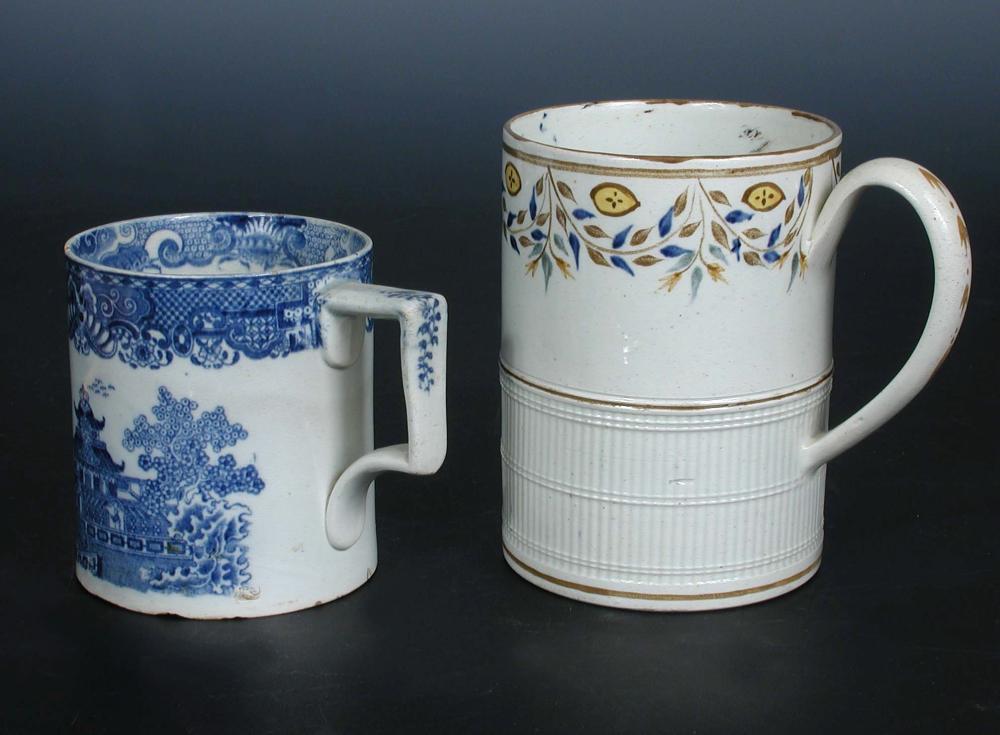 Lot 1 - A late 18th century creamware frog mug and a