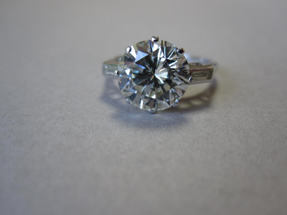 Lot 146 - A 3ct diamond single stone ring,